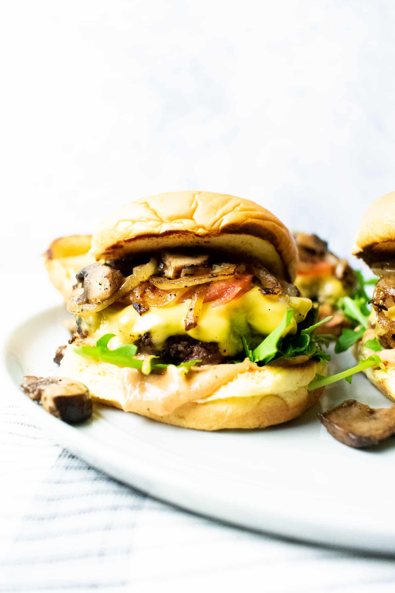 Juicy Lean Burgers - Bite your Cravings